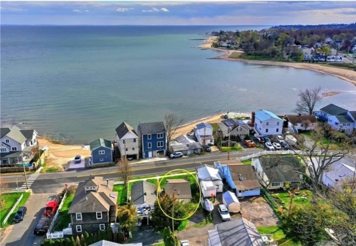 Beachy Bay Breeze Bungalow - Connecticut