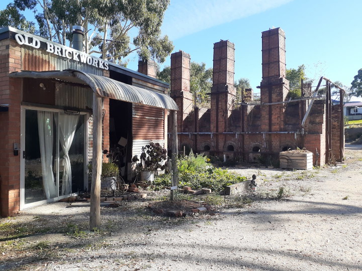 Old Brickworks- A Quaint & Eclectic 2 Bedroom Stay - Adelaide