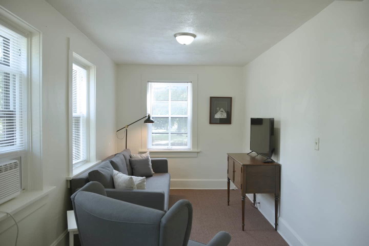 Historic Apartment At The Dekoven Center Apt 5 - Racine, WI