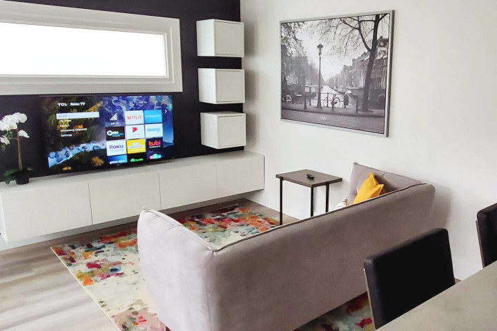 The Luxe Apt. - Main Floor, Modern, Hiceilings - 키치너