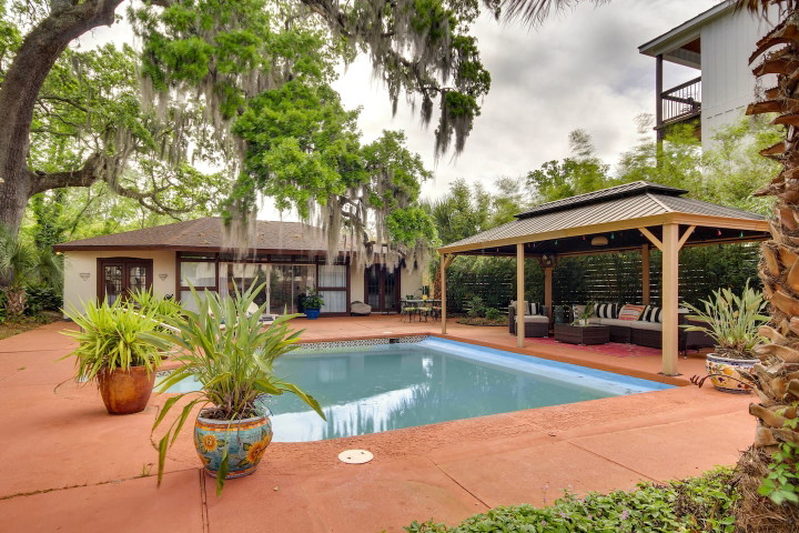 Walk To Ocean: Family Biloxi Haven W/ Pool & Patio - Biloxi, MS
