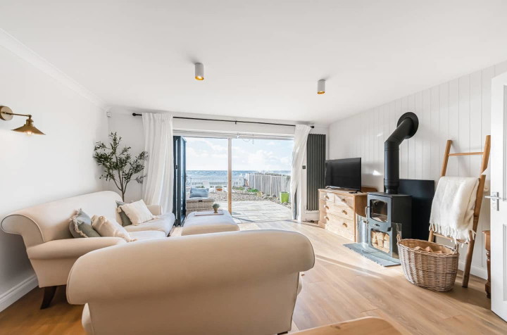 Seaspray - Beachfront Selsey Escape | Sea Views - Selsey