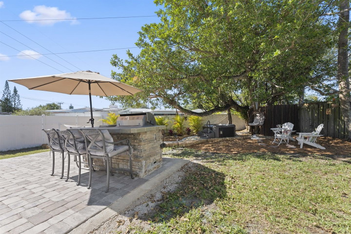 Beach Oasis With Hot Tub & Games, Walk To The Pier - Cocoa Beach, FL