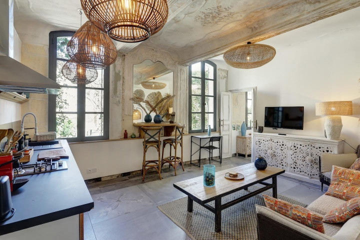 Charming Apartment In Historic Building - Arlés