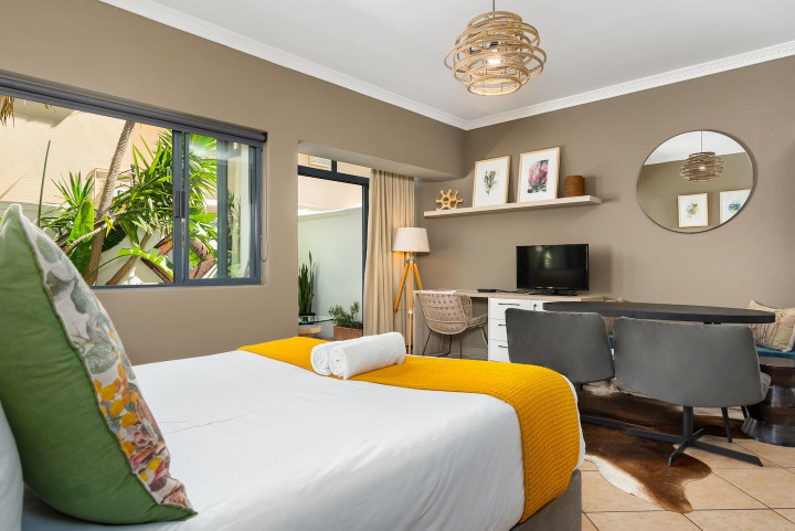 Sea Point Oasis | Private Garden|pool | Gym | Bbq - Camps Bay