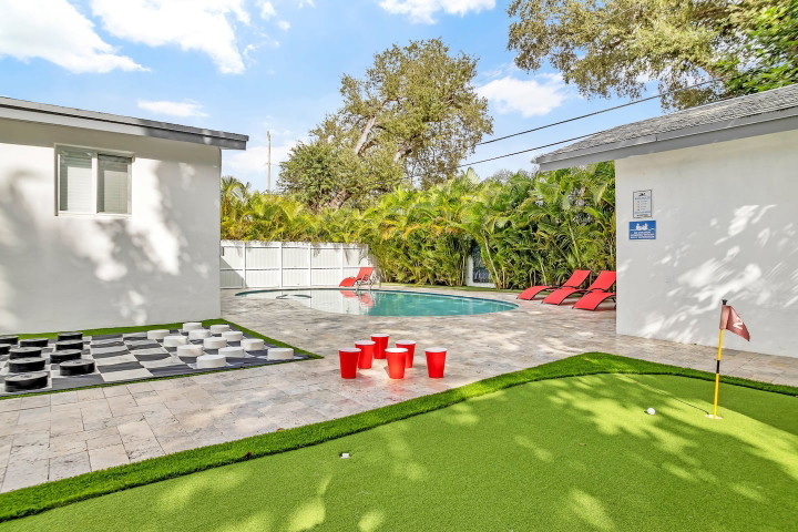 Entertain Yourself In Miami! Games, Pool, & More - Miami Gardens, FL