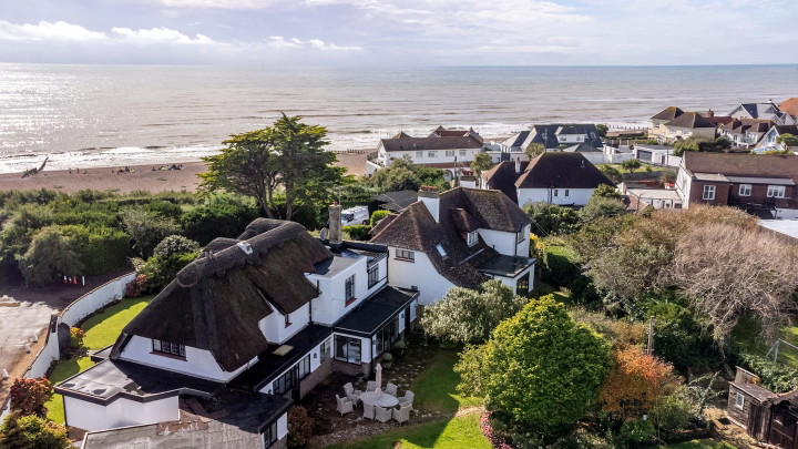 Welcome To Our Thatch By The Sea - Littlehampton
