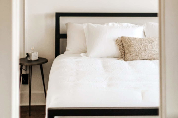 Romantic Craft District Boutique Hotel Suite - Duluth, MN