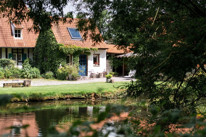 Cottage And Meadow - Nord