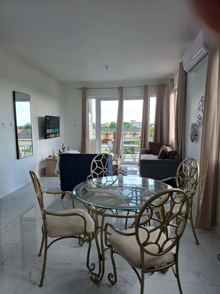 Elegant 2br With Rooftop Turf - Kingston