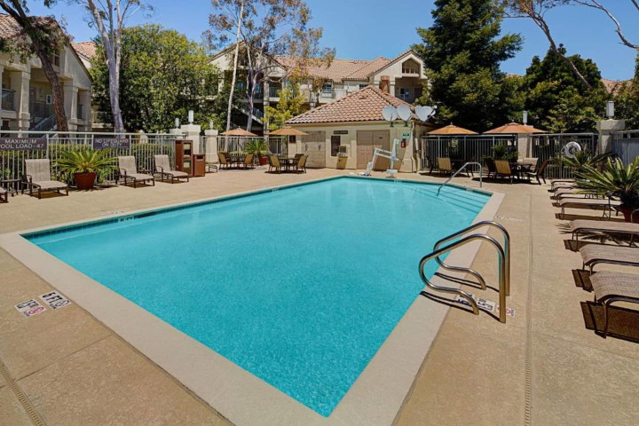 Near Oracle Hq | Free Breakfast + Full Kitchen - San Mateo, CA