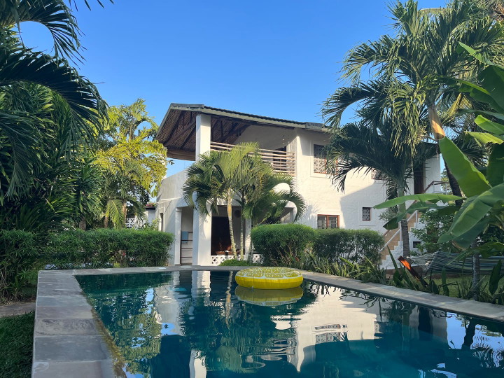 Spacious Apartment 2 With Open Veranda. - Diani Beach