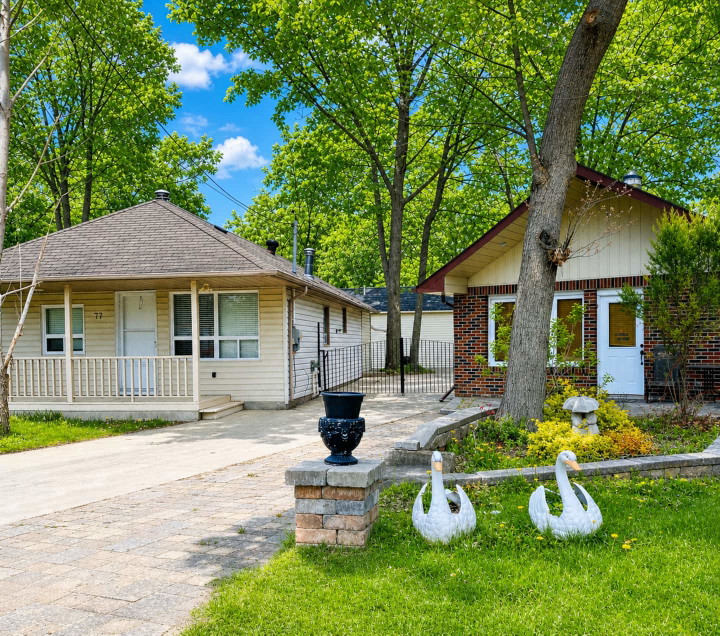 Private Wasaga Retreat Just 1.5 Min Walk To Beach! - Ontario
