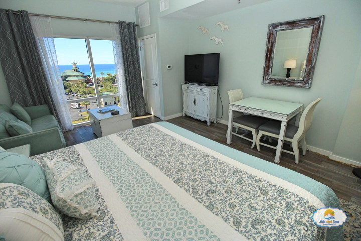 Luxury Executive Studio W/ 5th Floor Gulf Views - Florida Panhandle, FL