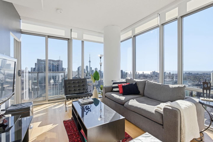 45th Floor Skyline Penthouse. Parking · Gym · Pool - Toronto