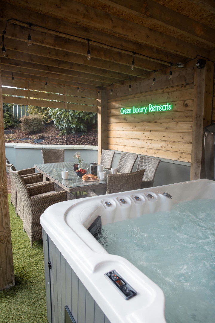 Green Luxury Retreats-memory Lane House-18 Guests. - Omagh