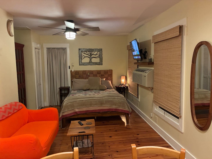 Cathys Conch House, Pets Welcome - Sullivan's Island, SC