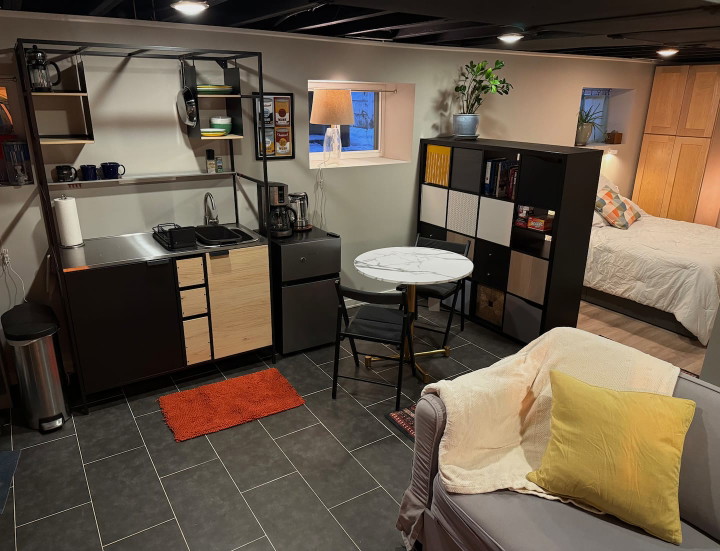 Chicago Neighborhood Private Guest Studio - Oak Park, IL