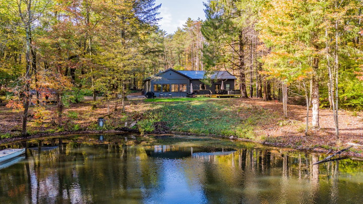 Luxury Cabin | Hot Tub, Ponds, Fishing & Fire Pit - Finger Lakes, NY