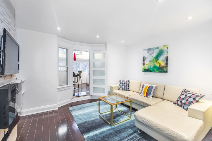 1 Bedroom Apt (B) Central/east By Woodbine Subway - Toronto