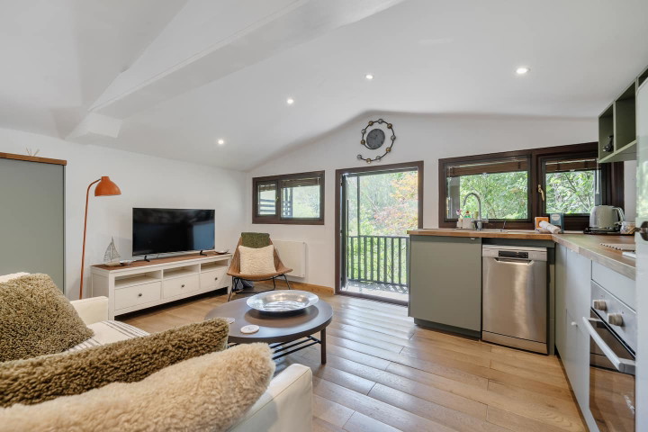Treetops Lodge, Private Cornish Hideaway, Parking - Redruth