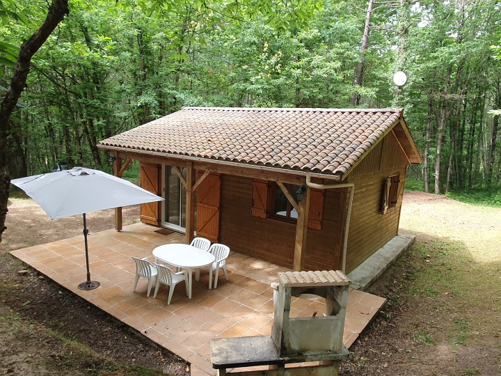 Chalet à Sarlat Dans Un Bois De Châtaigniers - Dordogne