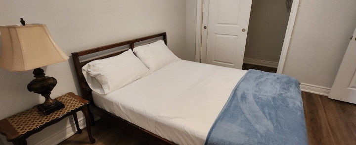 Quiet Private Downstairs - Welland