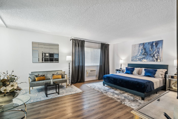 Amazing Hollywood Studio | Free Parking | Pool - Los Angeles