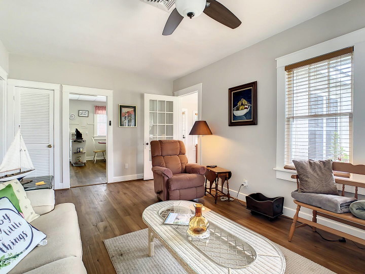 Historic Home Next To The Island + Private Hot Tub - Venice, FL