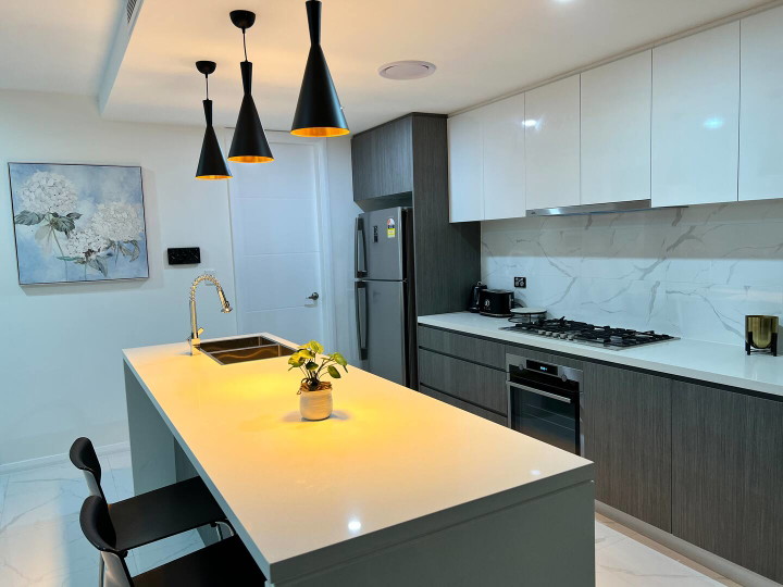 Shiny New House 5 Bedroom 3bathroom +Study/backyd - Sydney
