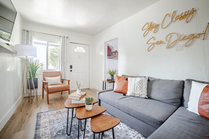 Mid Century Apt With Yard In Downtown Sd/sleeps 4 - San Diego, CA