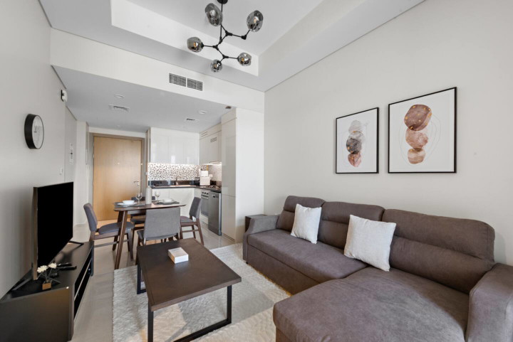 Modern 2-bedroom Apartment In Aykon Tower C - Dubai
