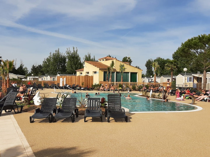 Loue Mobil Home Climatisé 4/6 Personne Camping 4* - Sérignan Plage
