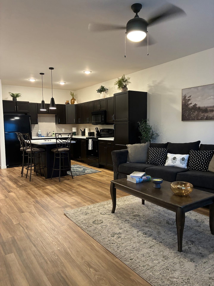 First Floor! Golf Sim/pool/jacuzzi/gym + Sleeps 7 - Sioux Falls, SD