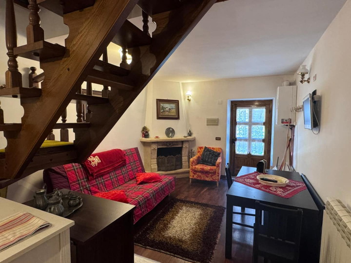 House With Fireplace In The Center - Pescasseroli