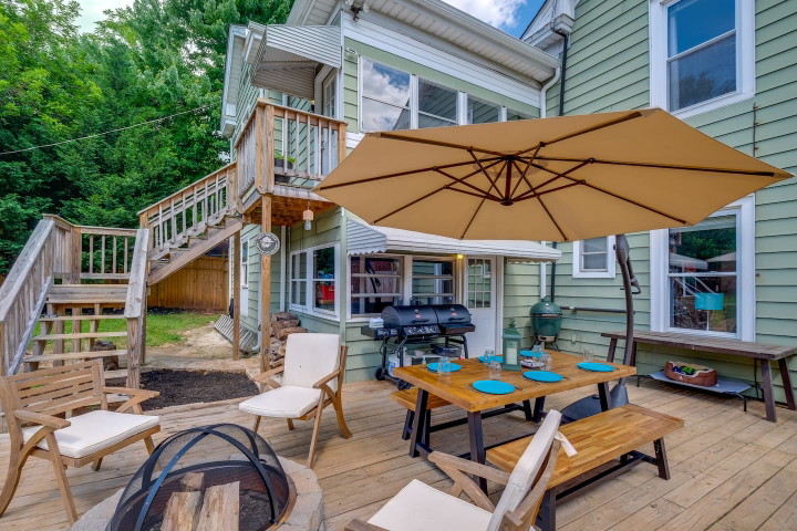 Walk To U Of Lynchburg: Big Home W/ Yard & Hot Tub - Lynchburg, VA