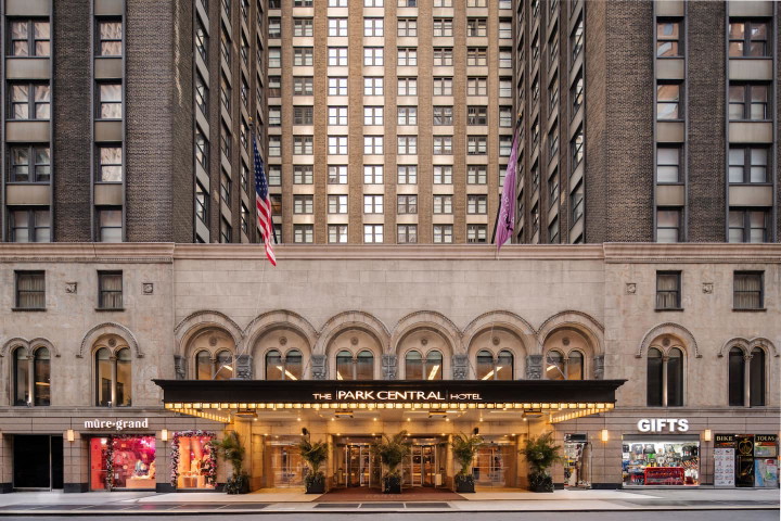 Steps To Central Park With On-site Bar & Gym - New York City