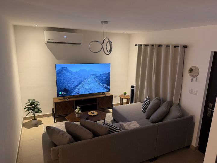 Family Home With Pool Access & A/c - Monterrey