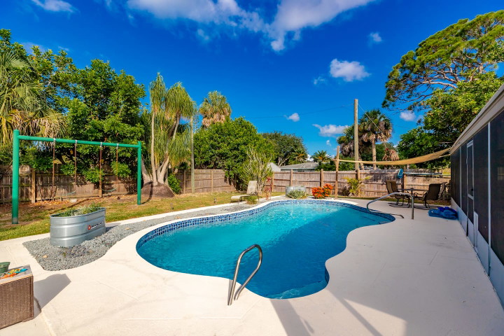 Peaceful Getaway-lovely 2 Bedroom With Heated Pool - Sebastian, FL