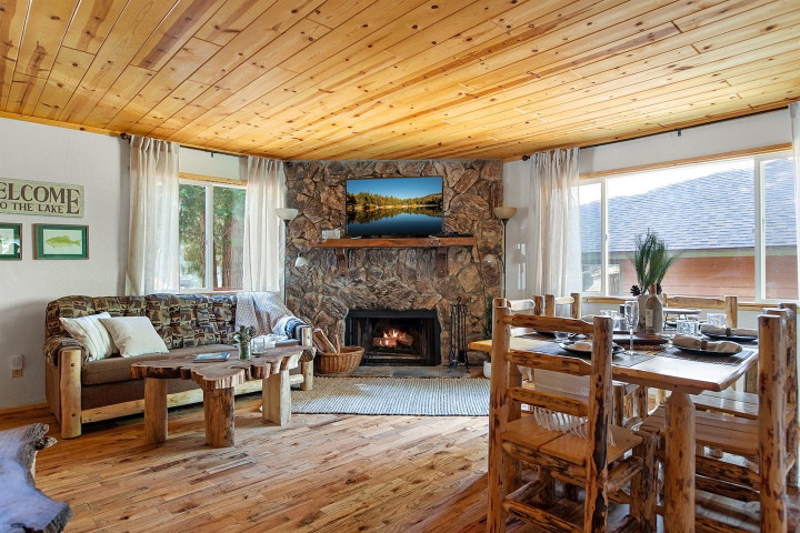 Check Out Our Reviews & Stay! Eagle Cabin 1 Story! - California