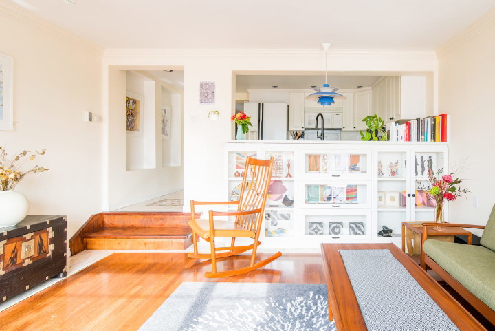 City View-art Gallery Themed Guest Suite Close To Skytrains - North Vancouver