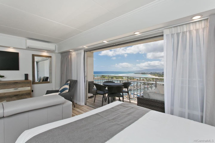 New Listing! Sleeps 6 Waikiki Oceanview W/parking - Honolulu