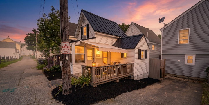Romantic Cottage Walk To Beach Pet Friendly - Old Orchard Beach, ME