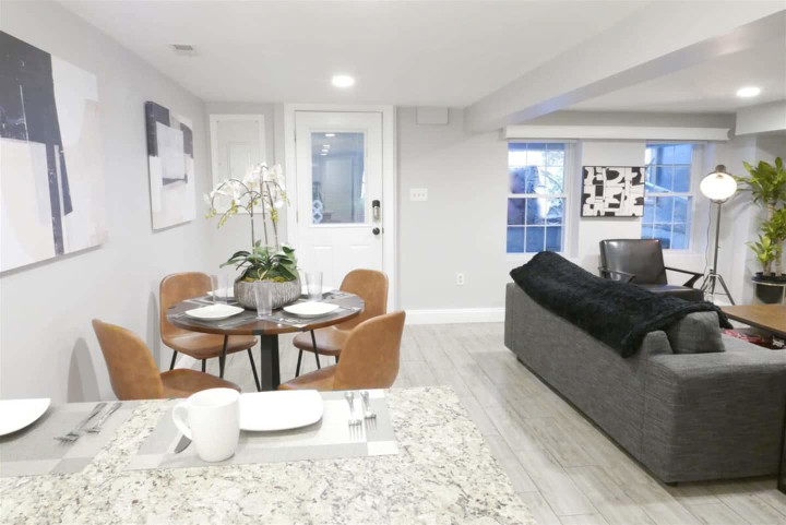 Federalist Style Rowhouse Sleeps 4 With Parking - Silver Spring, MD