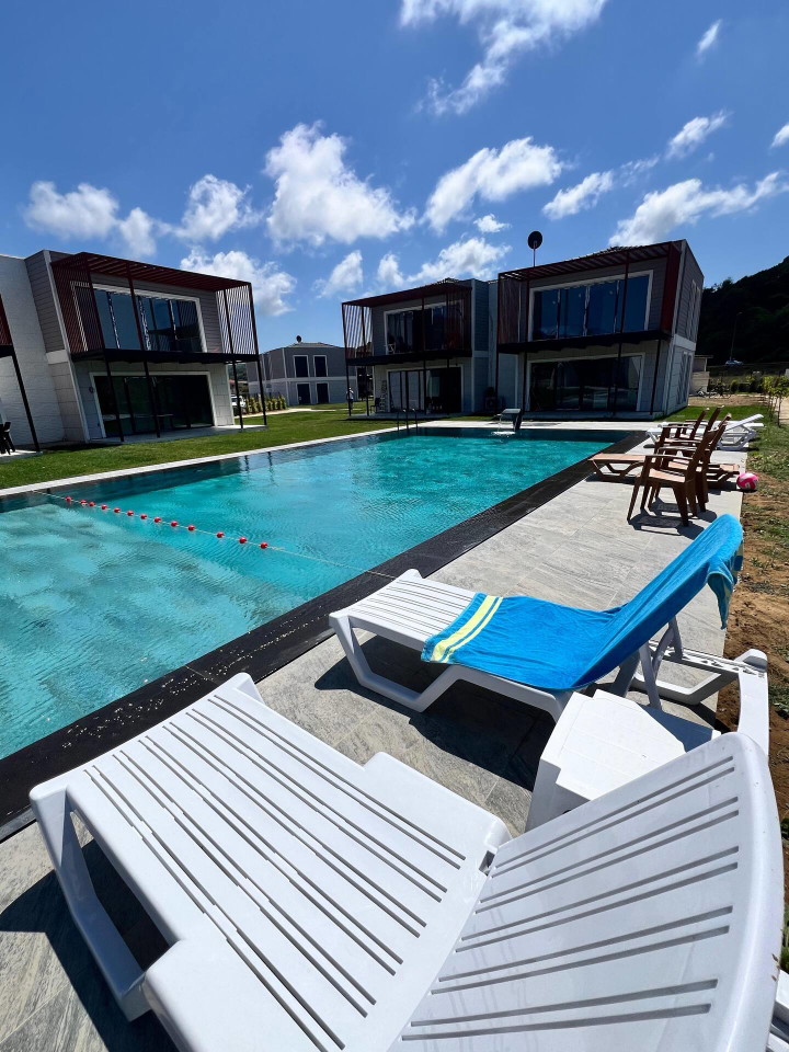 Modern, Garden-level, With Pool, In A Quiet Residential Area - Kocaeli