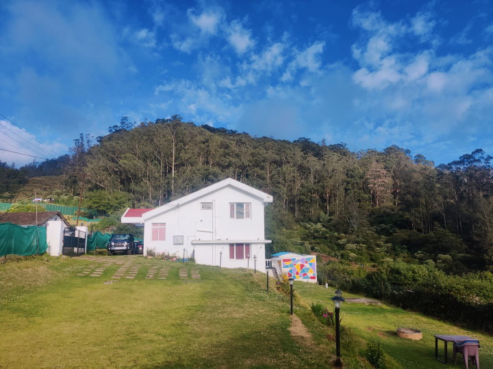 Welcome To Lantana Cliff - It's A 3 Bedroom B&b - Coonoor