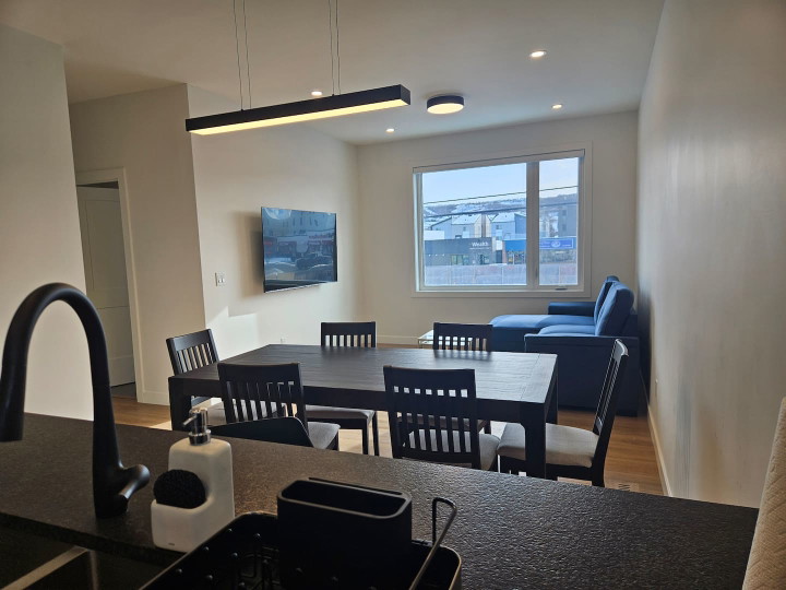 Luxe 2br Rockies, Cop Gateway Suite By River - Canada
