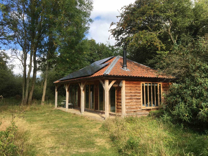 Secluded Eco Lodge Nestled In A Rewilding Meadow - Cromer