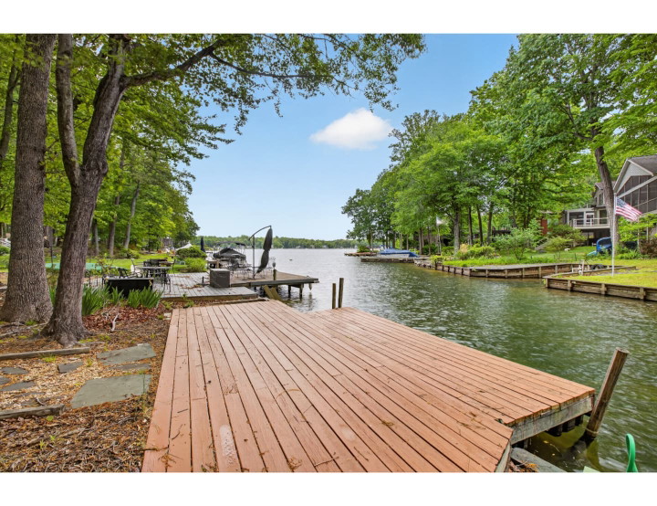 Paradise Found: Lakefront Home In Locust Grove - Shenandoah National Park