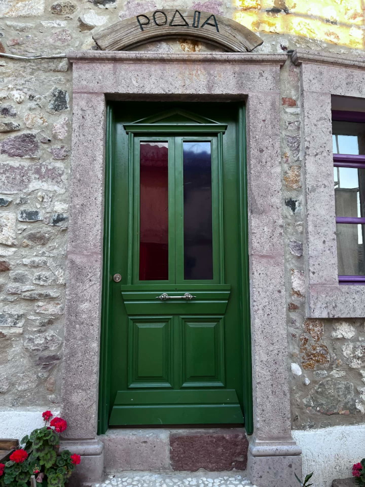 ΡΟΔΙΑ Aegean Spirit, Greek Stone House, Quiet Escape - Ayvalık